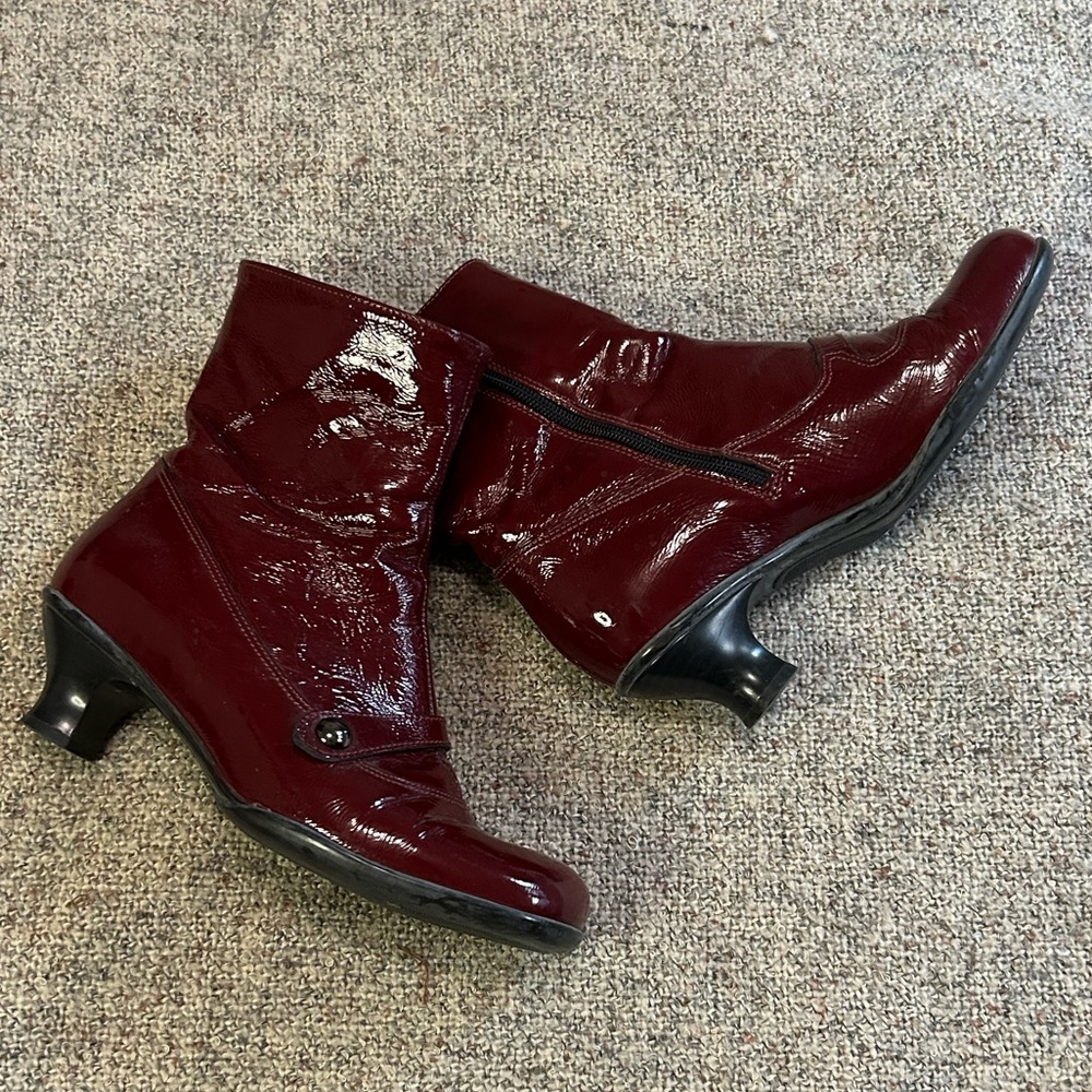 La Canadienne Red Patent Leather Boots - Gem